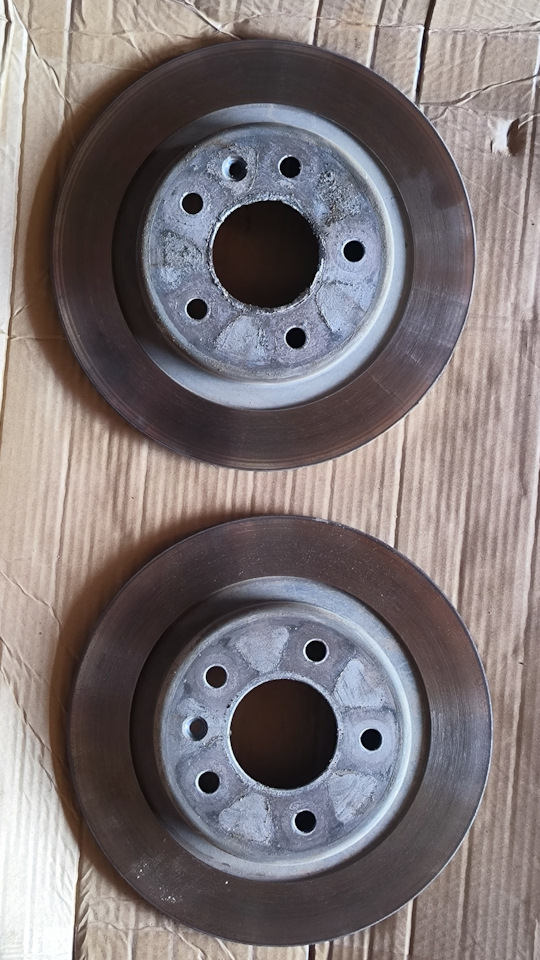 Задние тормозные диски на Chevrolet Equinox (3G). Б/у | 9 000 ₽ в ...