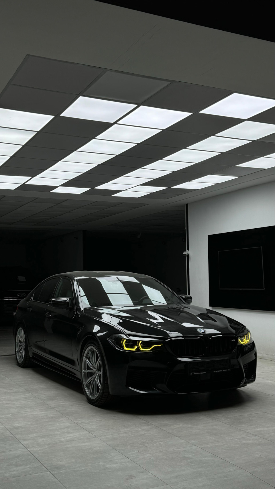 Покраска масок фар и желтые ДХО — BMW M5 (F90), 4,4 л, 2018 года ...