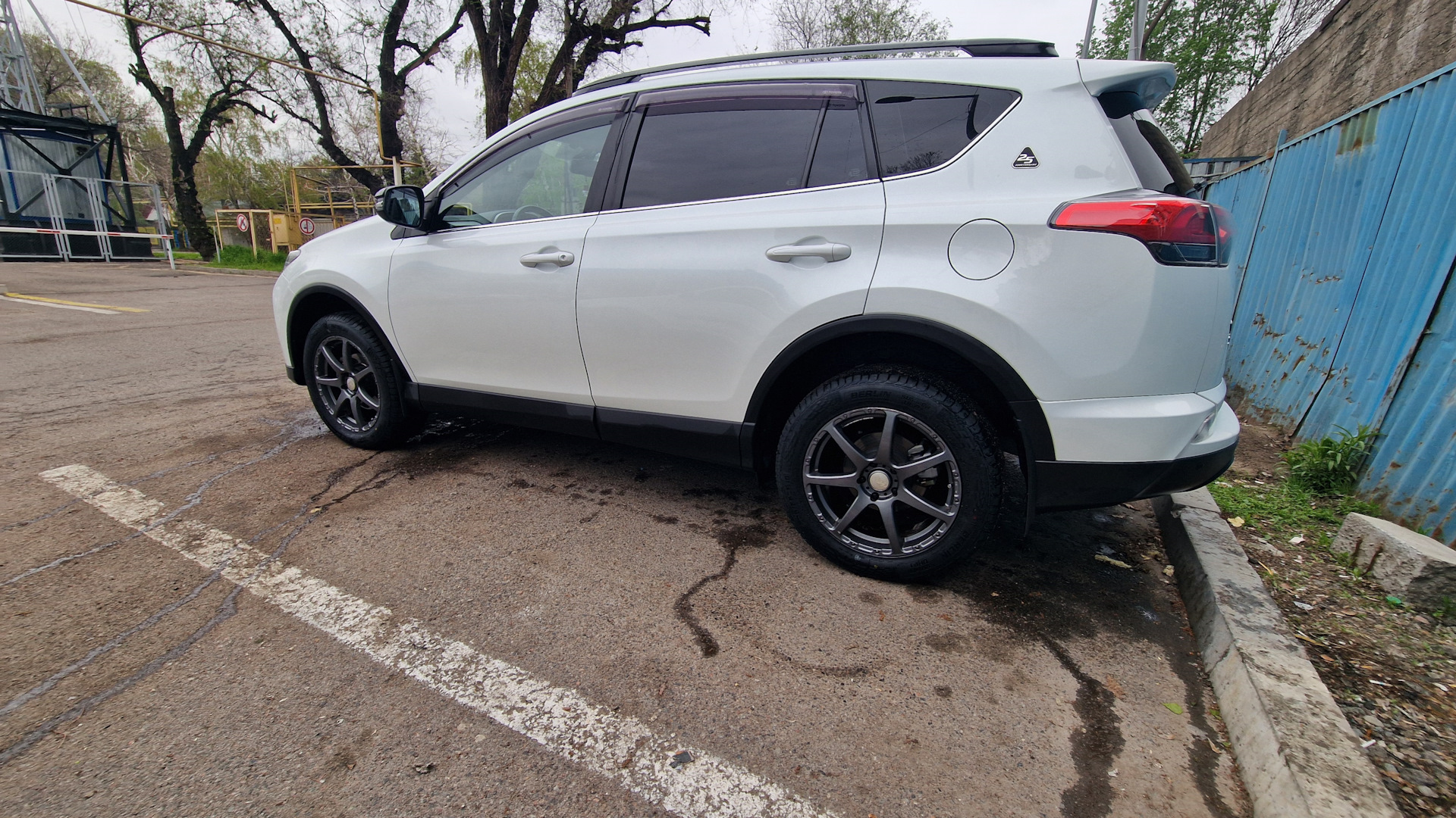 Toyota RAV4 (IV) 2.0 бензиновый 2019 | 25 Anniversary на DRIVE2
