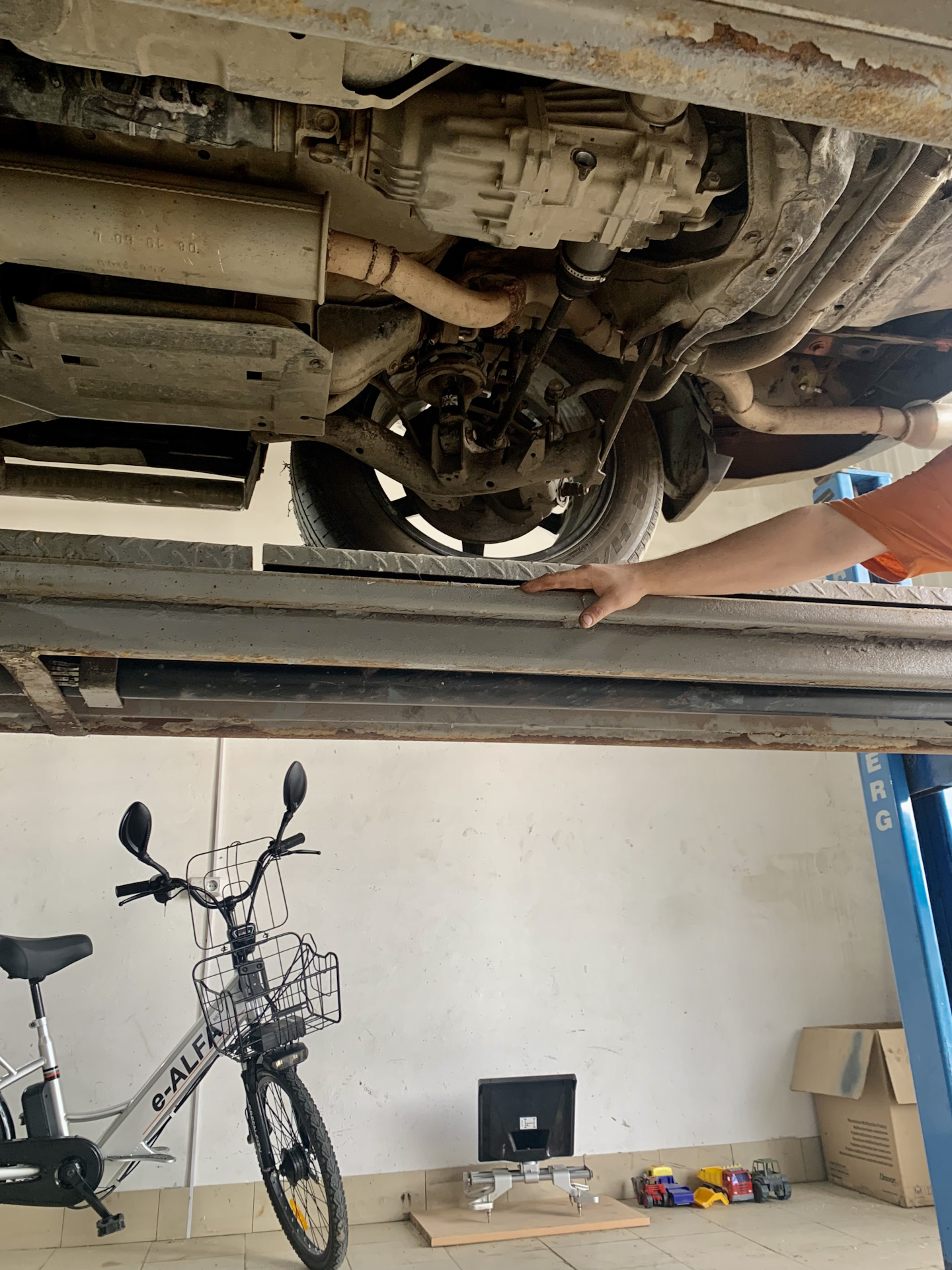 Замена шруса и масла в редукторе — Honda CR-V (RE), 2,4 л, 2008 года ...