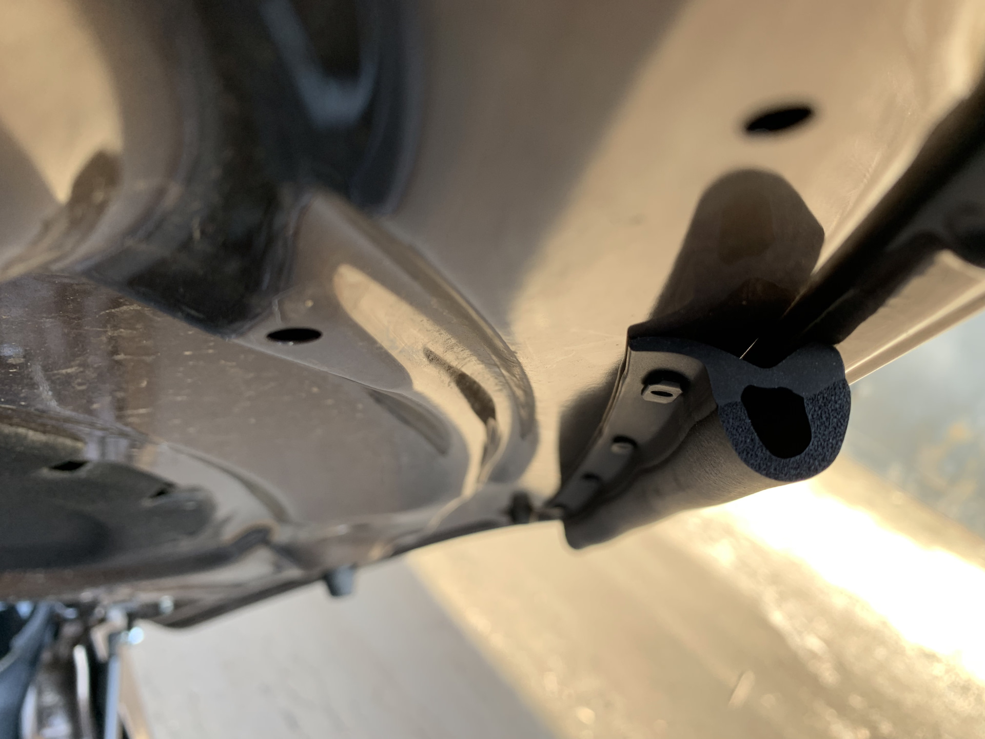 Уплотнитель капота VAG 5NA823709 — Skoda Rapid (2G), 1,6 л, 2020 года ...