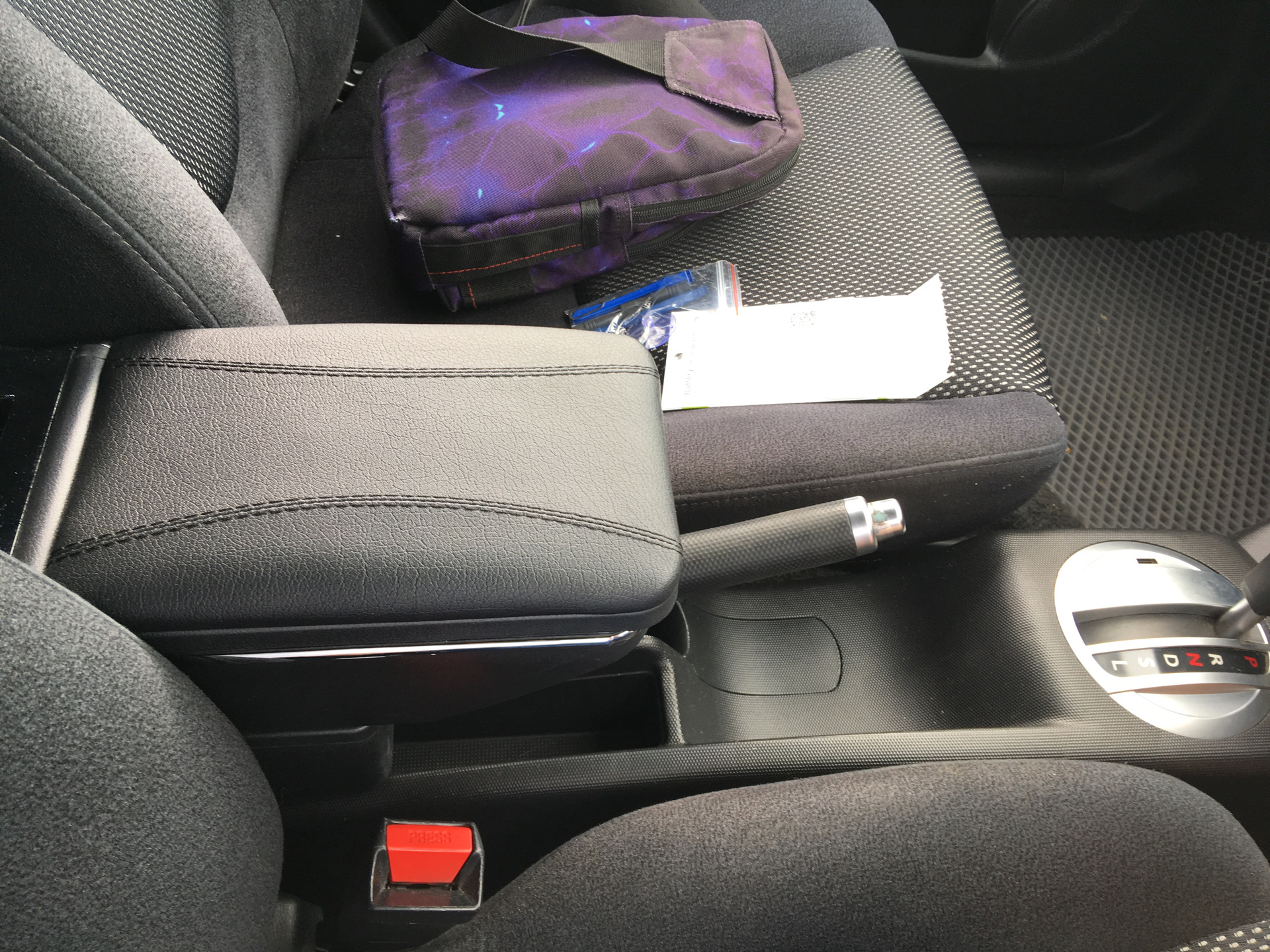 Подлокотник — Honda Fit (1G), 1,5 л., 2003 года | аксессуары | DRIVE2