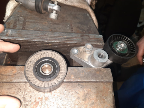 532055710 Ролик INA | Запчасти на DRIVE2