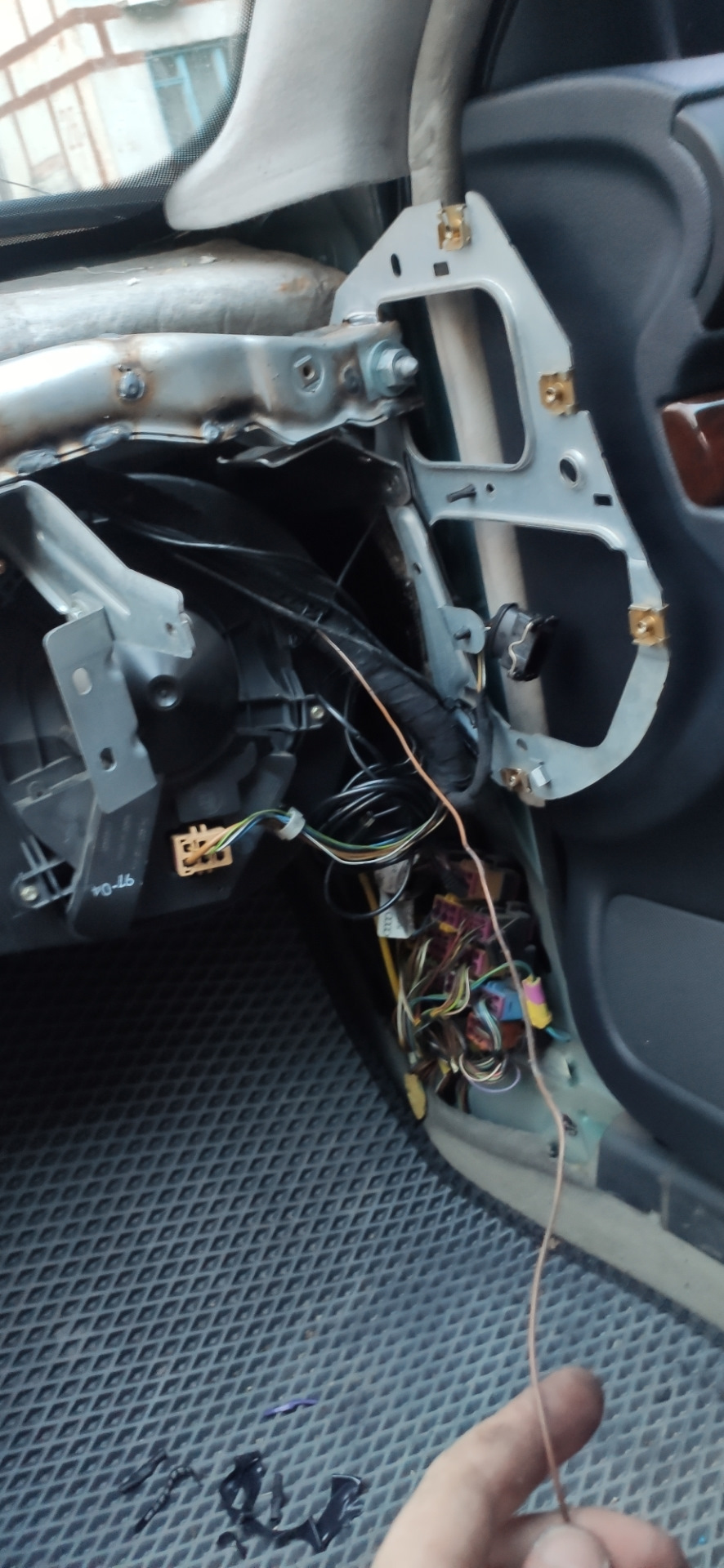 Подогрев зеркал заднего вида с кнопки (завод) — Audi A4 Avant (B5), 1,8 ...