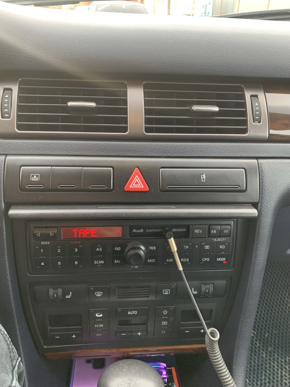 Нештатный усилитель к штатной магнитоле — Audi A6 (C5), 2,5 л, 2001 ...