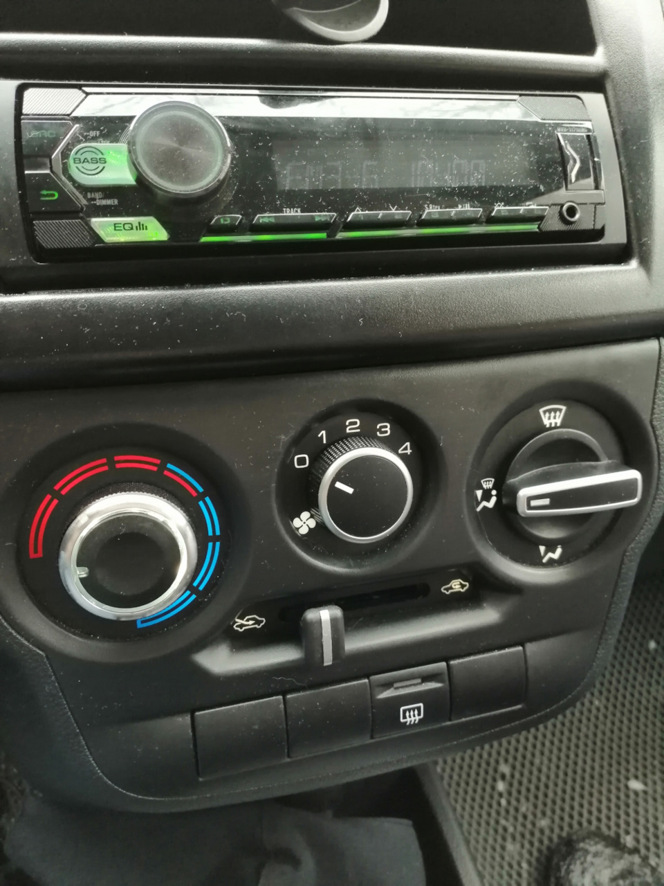 Заменил переключатели режимов печки. — Lada Гранта (2G) FL, 1,6 л, 2019 ...