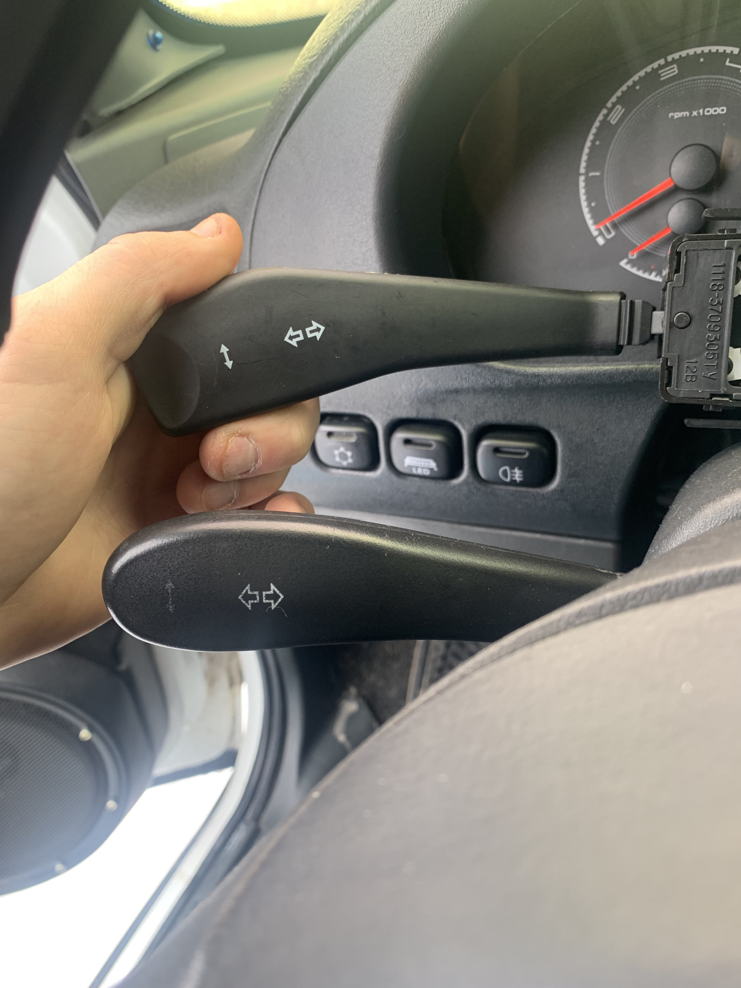 Подрулевой переключатель Приора # — Lada 21124, 1,6 л, 2007 года ...