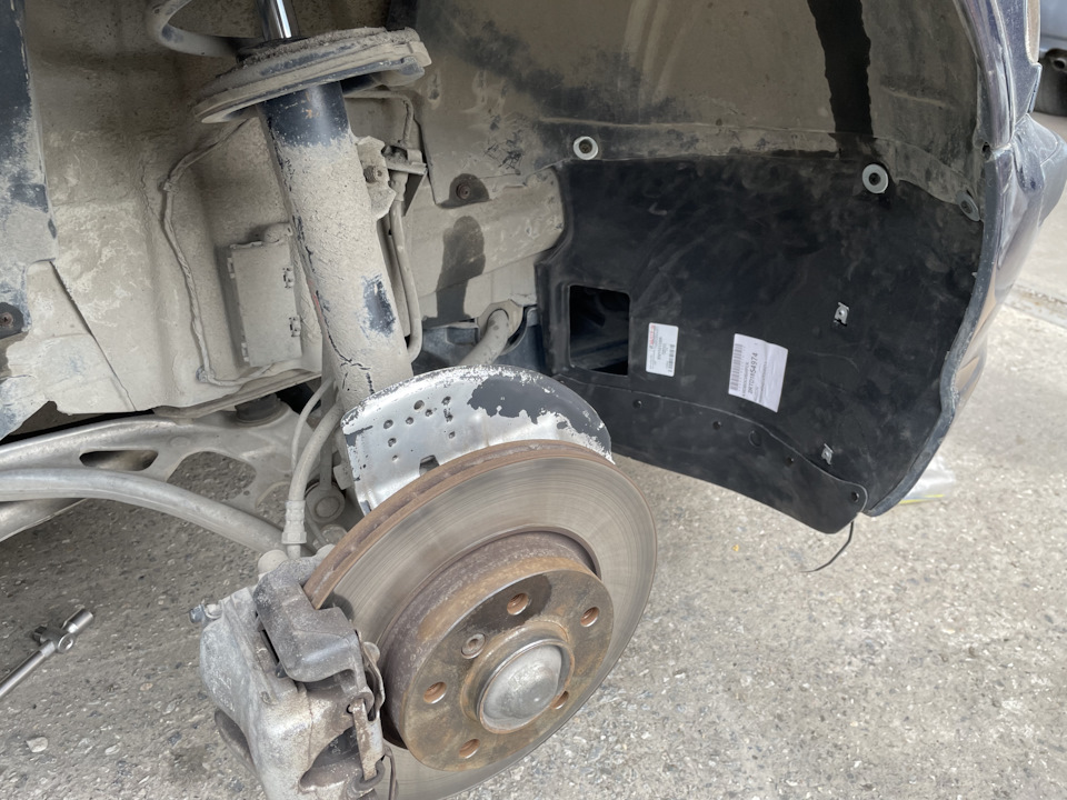 Установка части подкрылка — BMW 3 series (E46), 1,9 л, 2001 года ...