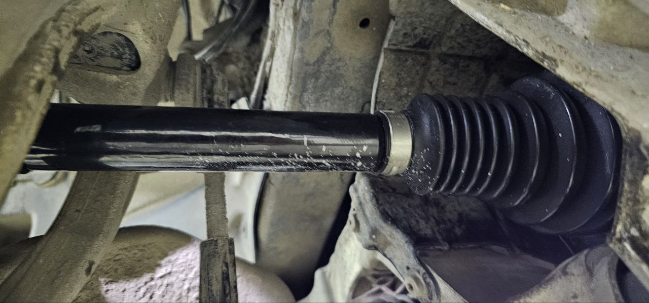 Замена передних приводов(оригинал) + замена масла в коробке+редукторы ...