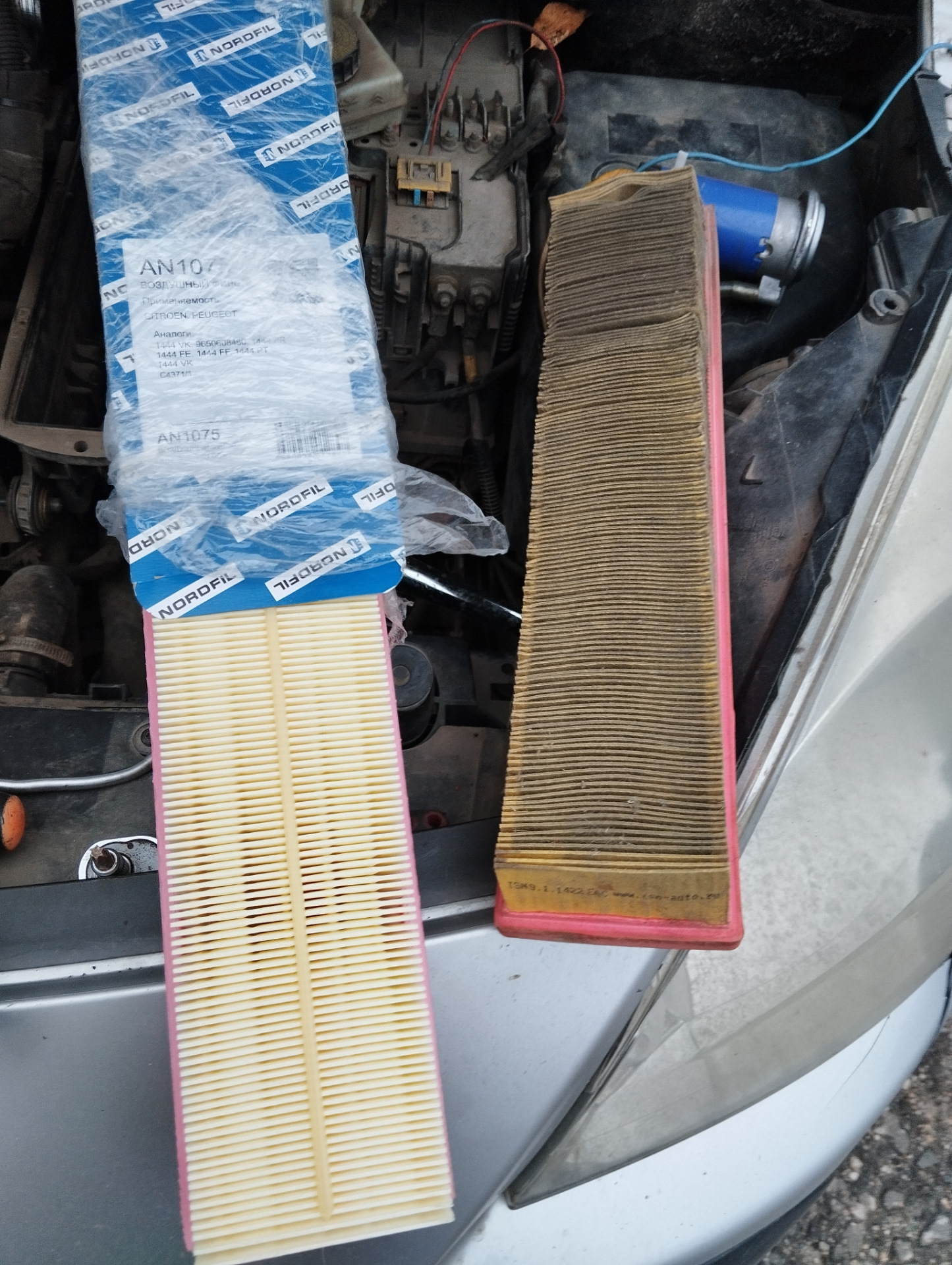 Замена воздушного фильтра — Peugeot Partner Tepee, 1,6 л, 2011 года ...