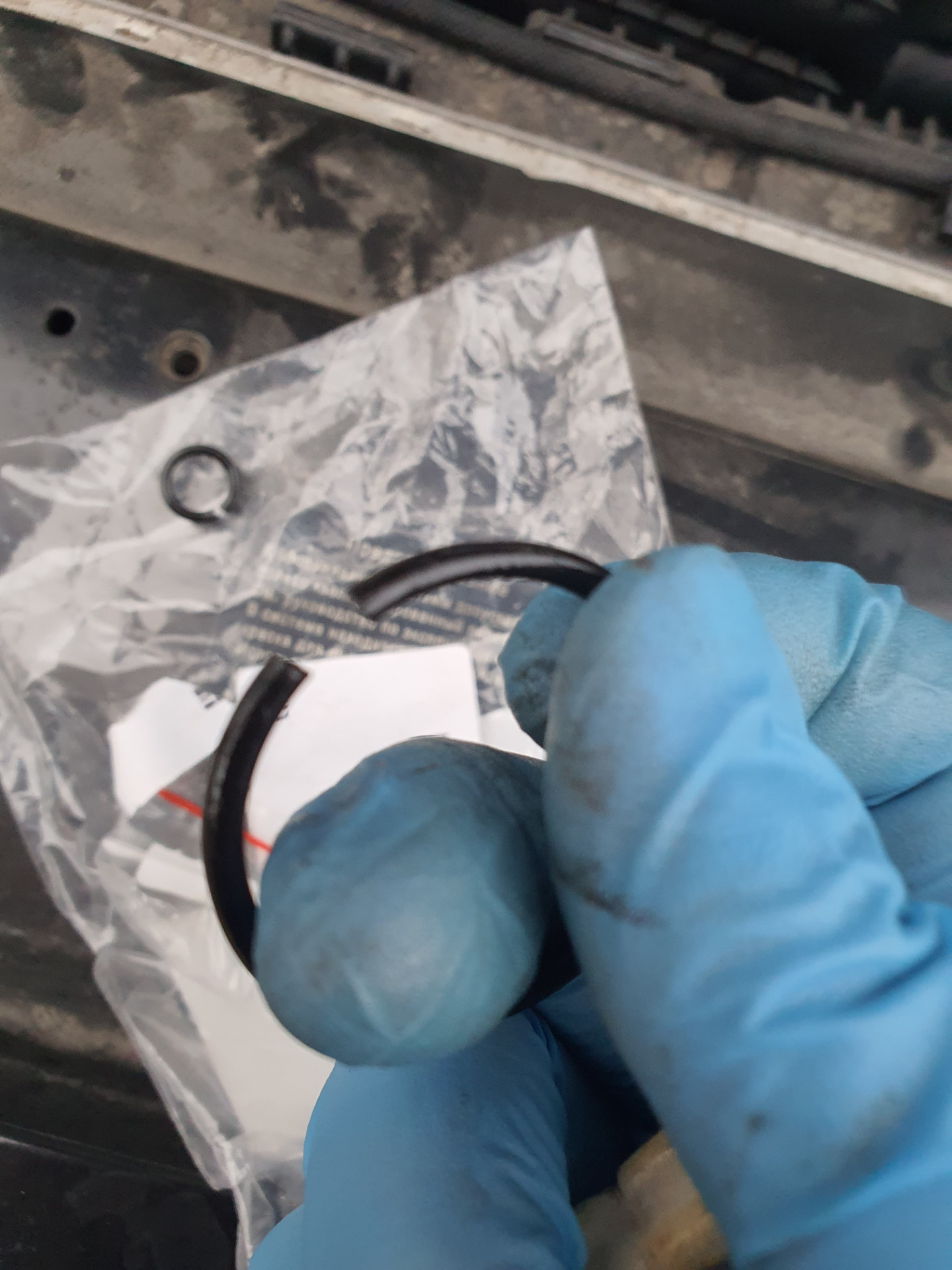 Переуплотнил масляный щуп и пробку заливной горловины — Volvo S80 (2G ...