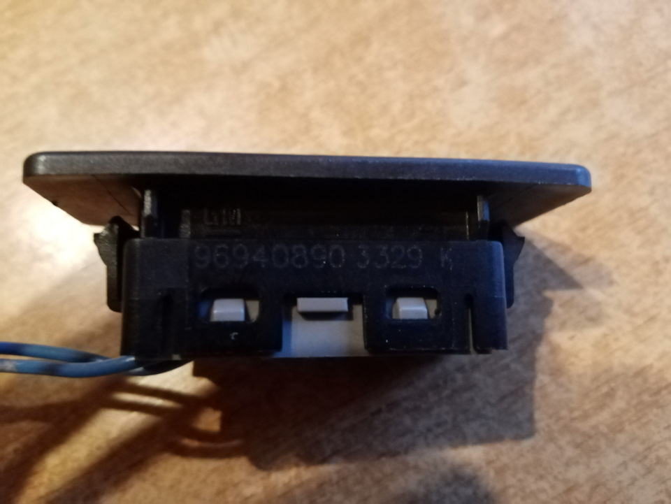 96940890 Переключатель открывания задней багажной двери GM | Запчасти ...