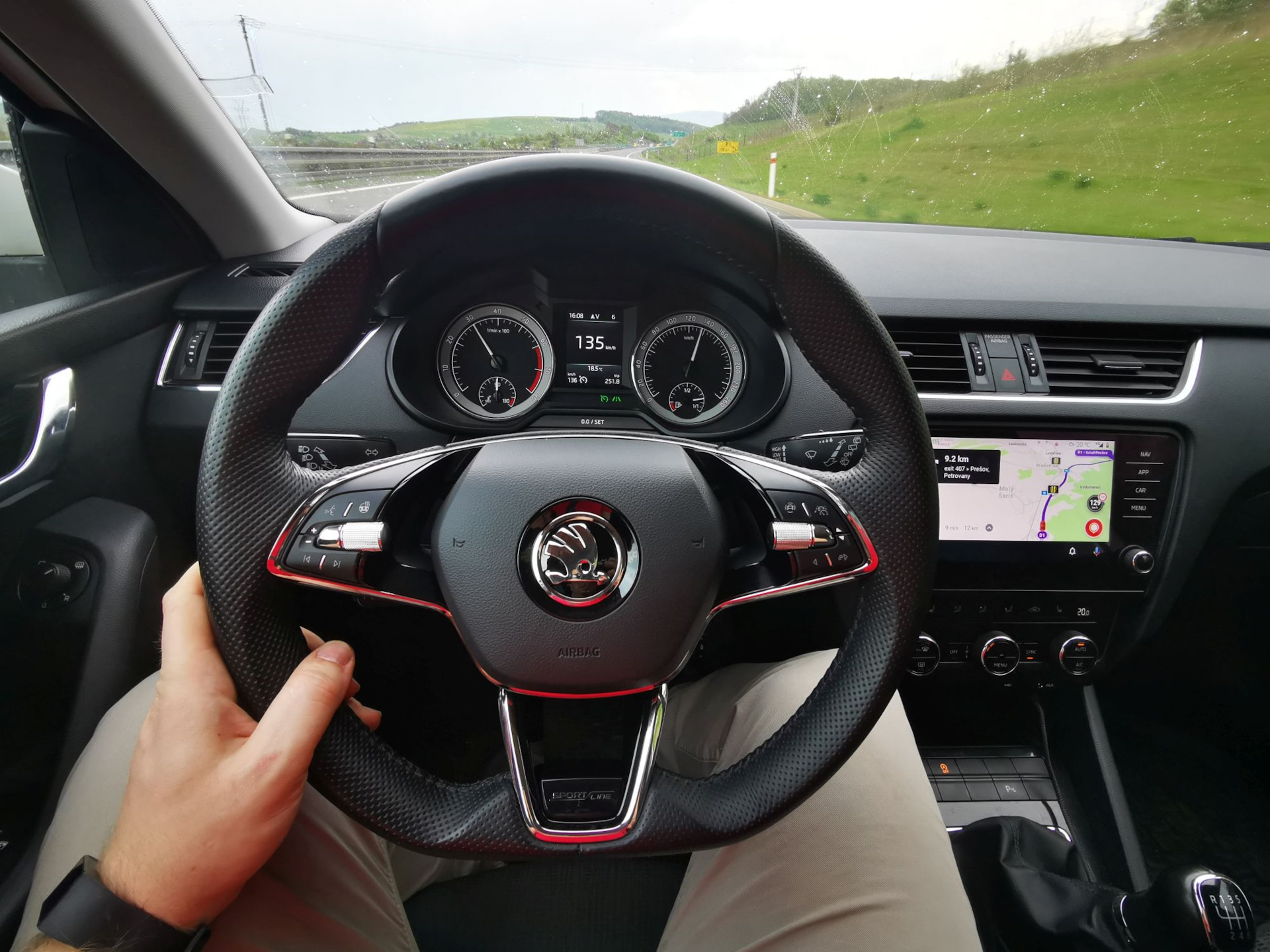 Octavia IV steering wheel, module, connection and operation — Skoda ...