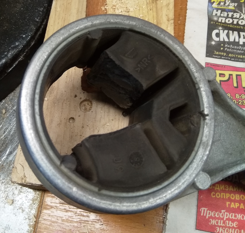 Опора ДВС M9R 8200355673 — Renault Grand Scenic II, 2 л, 2008 года ...