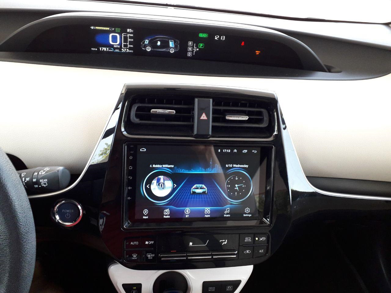 Установка головного устройства — Toyota Prius (50), 1,8 л, 2016 года ...