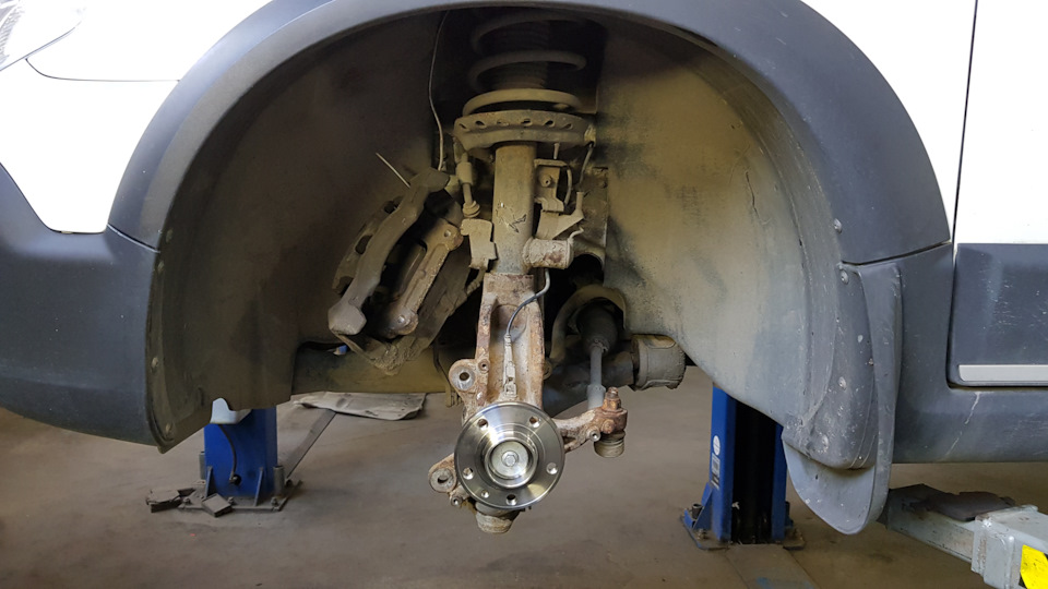 Замена передней ступицы колеса (SKF VKBA 6531) — Volvo XC70 III, 2,4 л ...