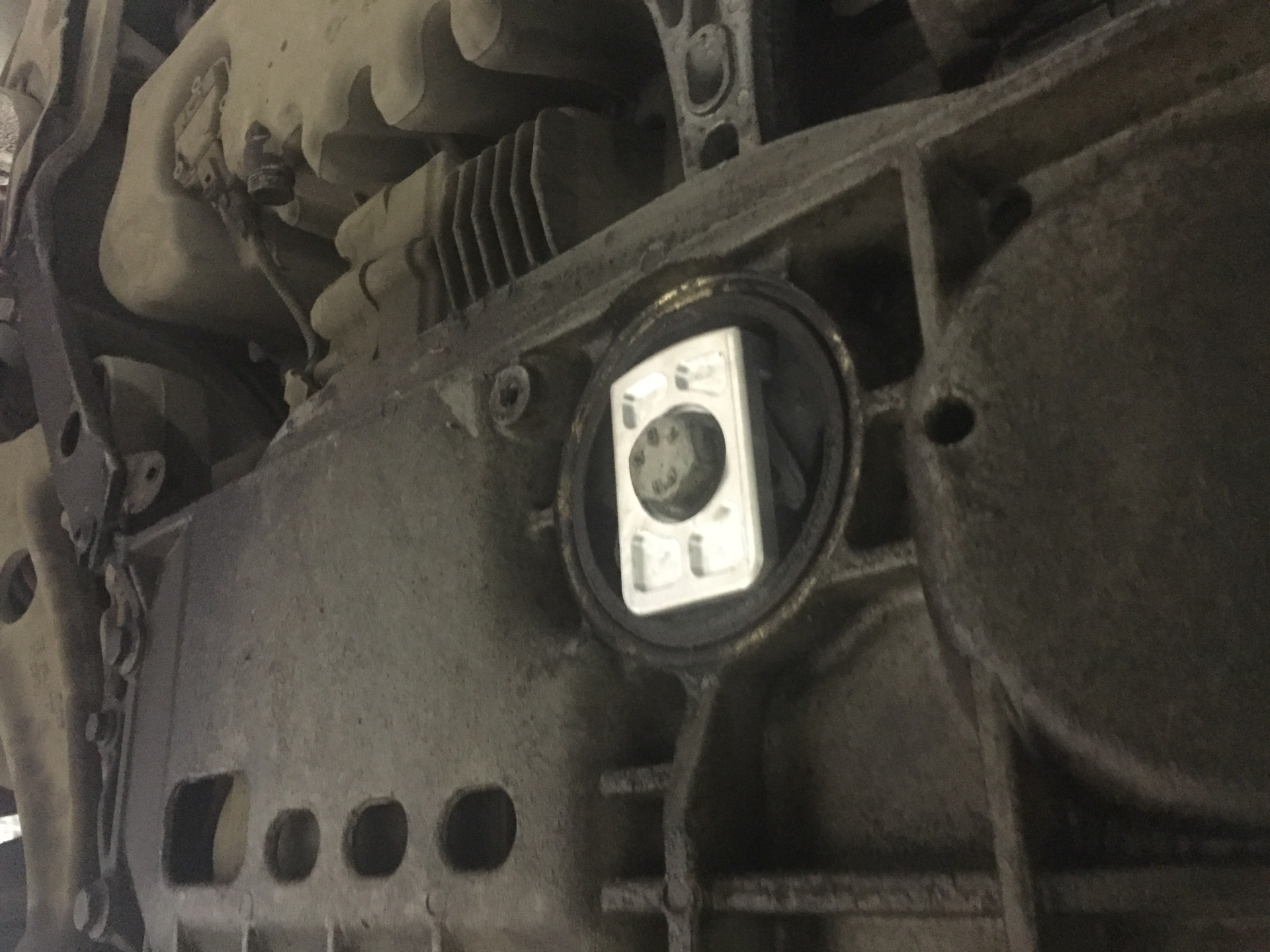 Вставка в опору КПП — Audi TT (2G), 3,2 л, 2007 года | тюнинг | DRIVE2