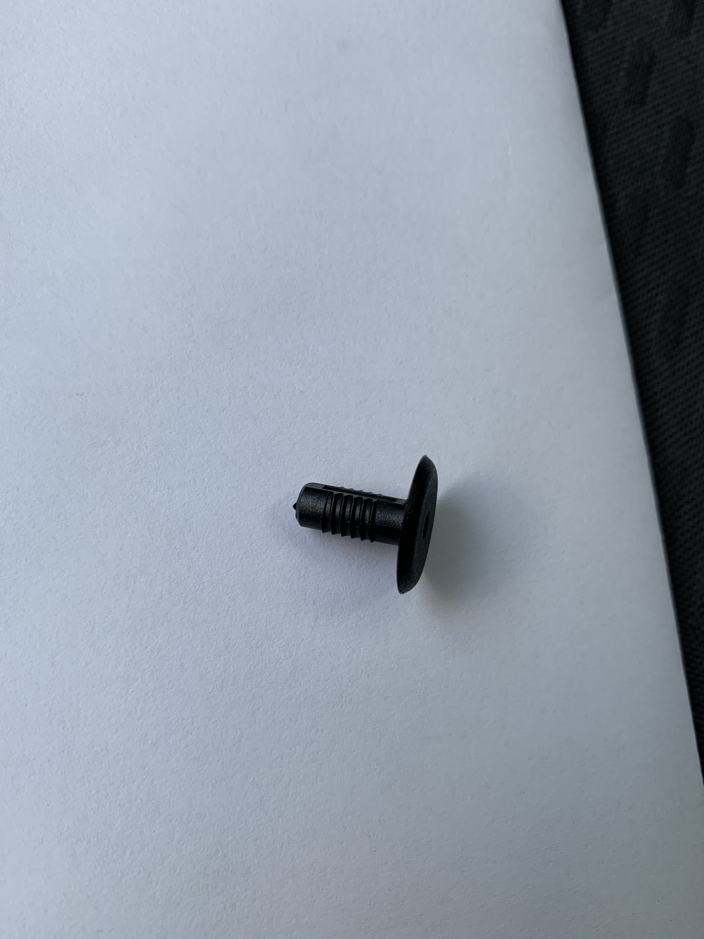 Те що забули встановити… або заглушки в місця кріплення багажнику на ...