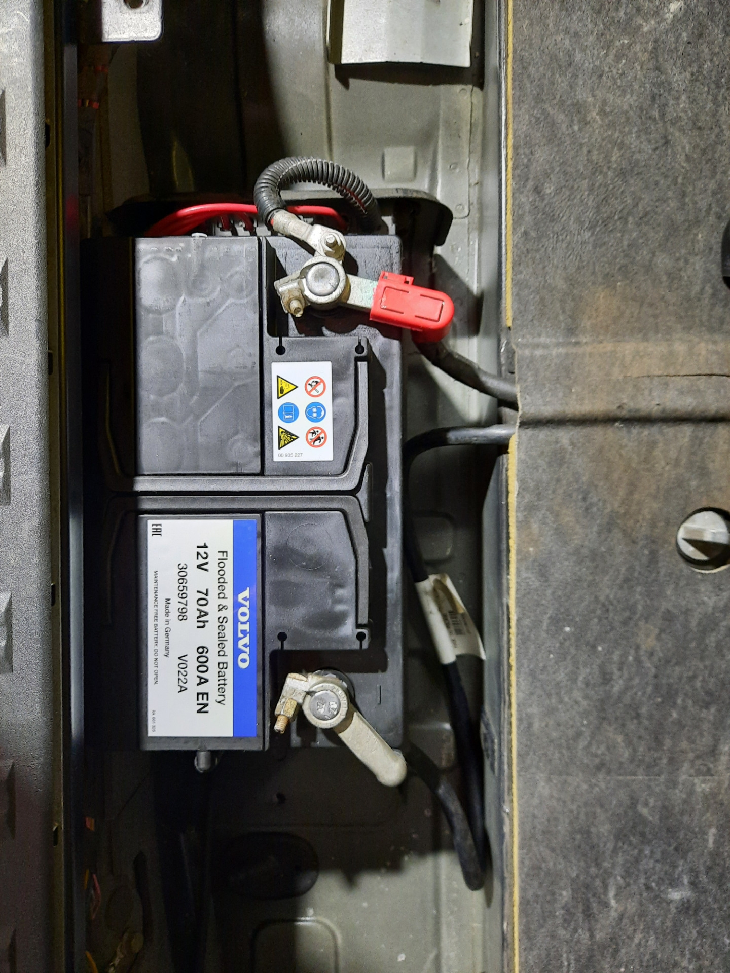 Замена АКБ и кожи рычага АКПП — Volvo XC90 (1G), 4,4 л, 2006 года ...