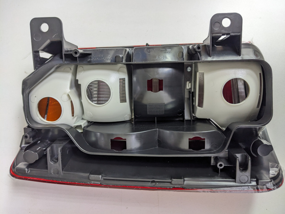 Фонарь задний ASP LR4010 и LR4011 — Volkswagen Caddy (3G), 1,6 л, 2007 ...