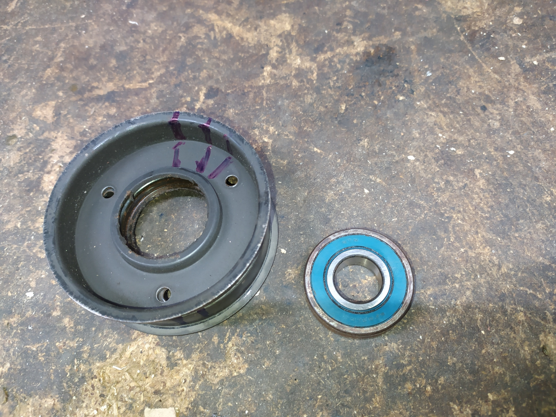 Замена подшипника обводного ролика — Ford Scorpio I, 2 л, 1992 года ...