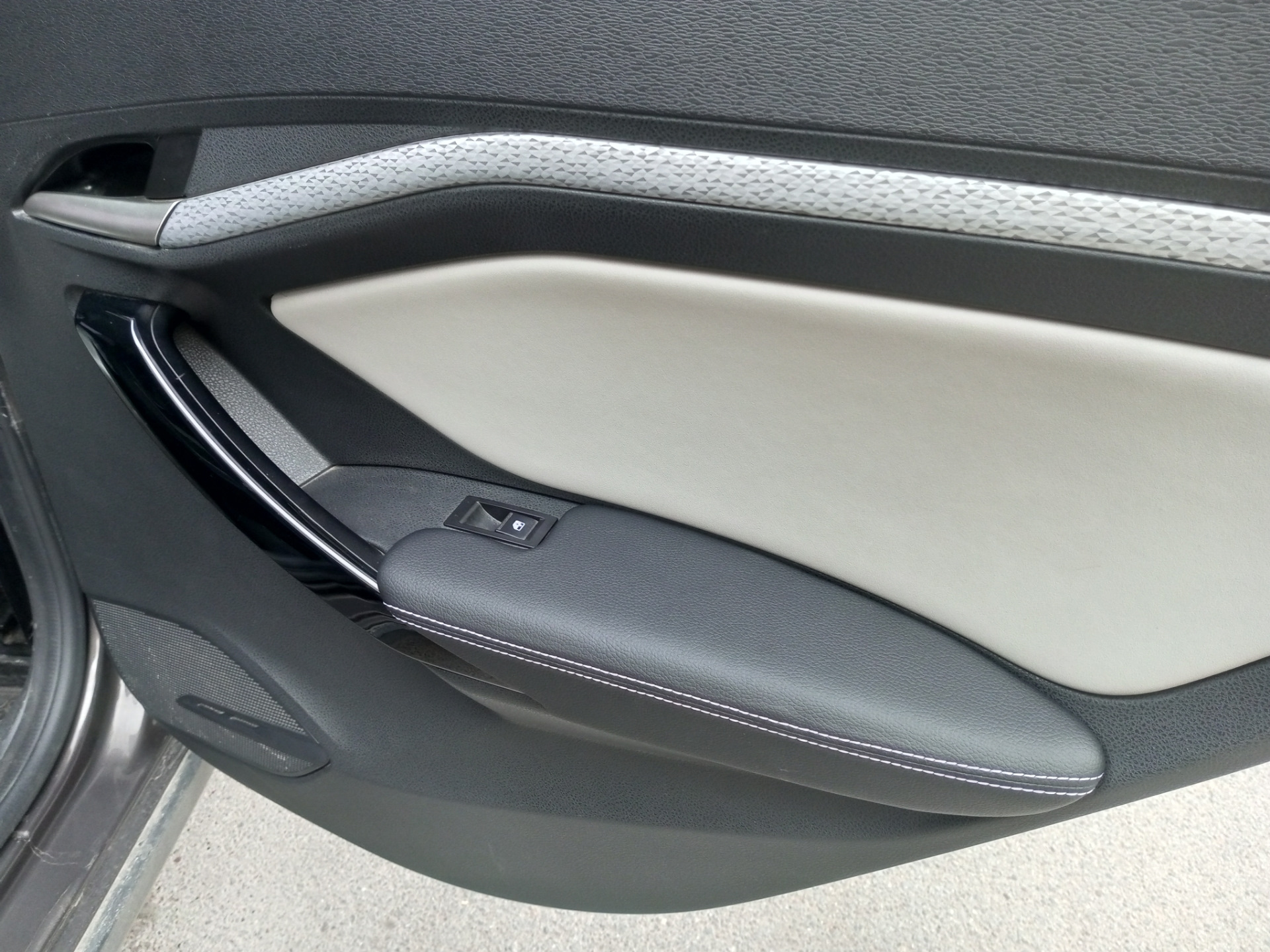 Подлокотники дверей Веста — Lada Vesta SW Cross (1G), 1,8 л, 2019 года ...