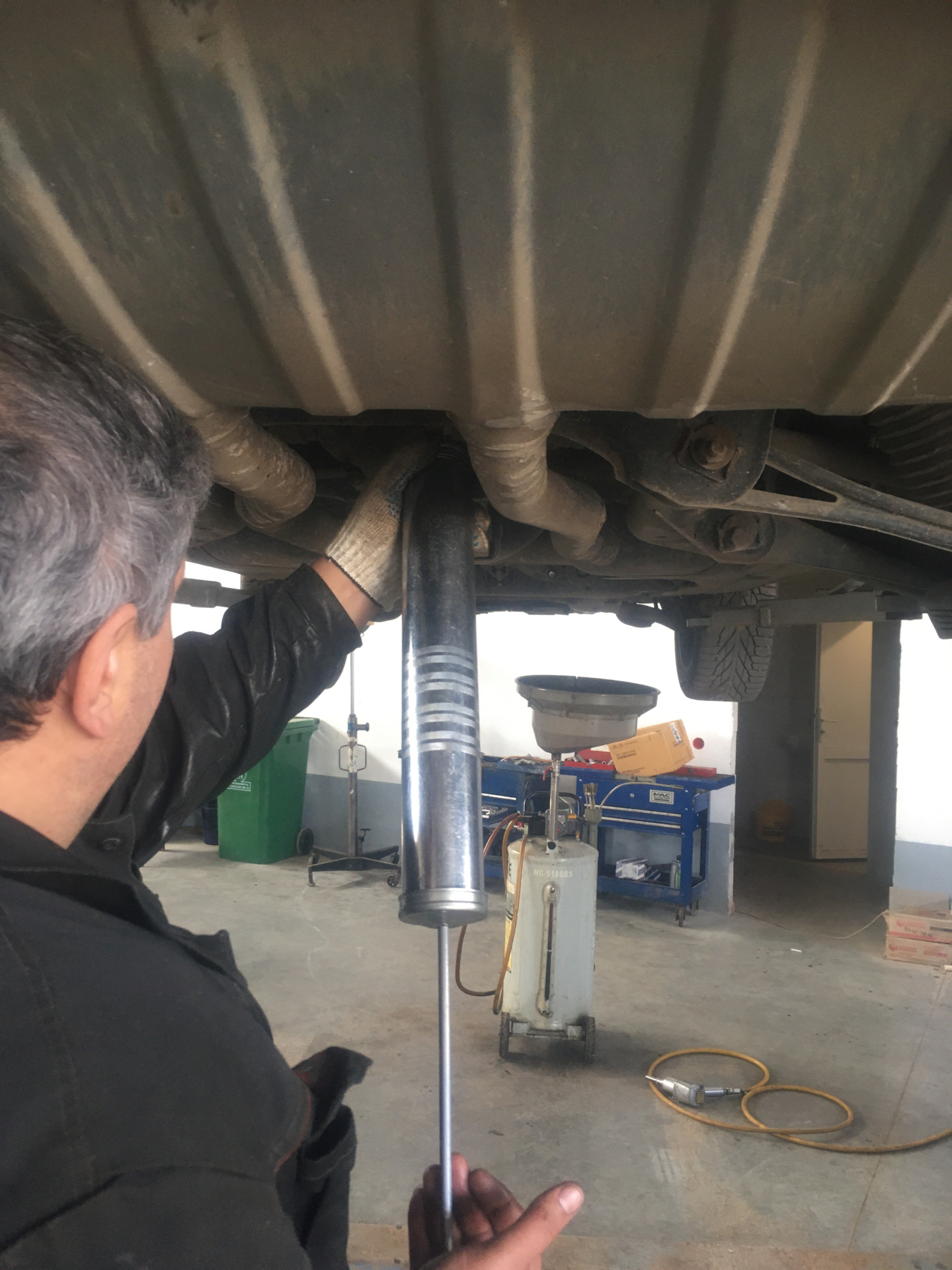 Запись 12-я: Замена масел в редукторах и раздаточной коробке — Audi Q7 ...