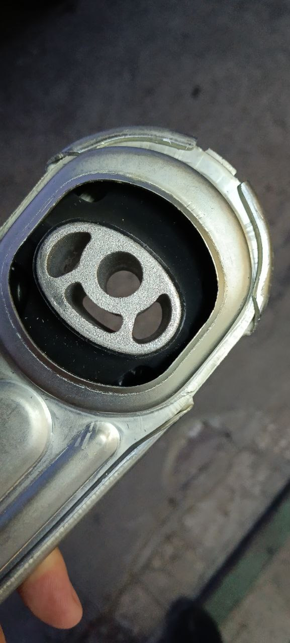 Замена нижней опоры двигателя Nissan J10 — Nissan Qashqai (1G), 1,6 л ...