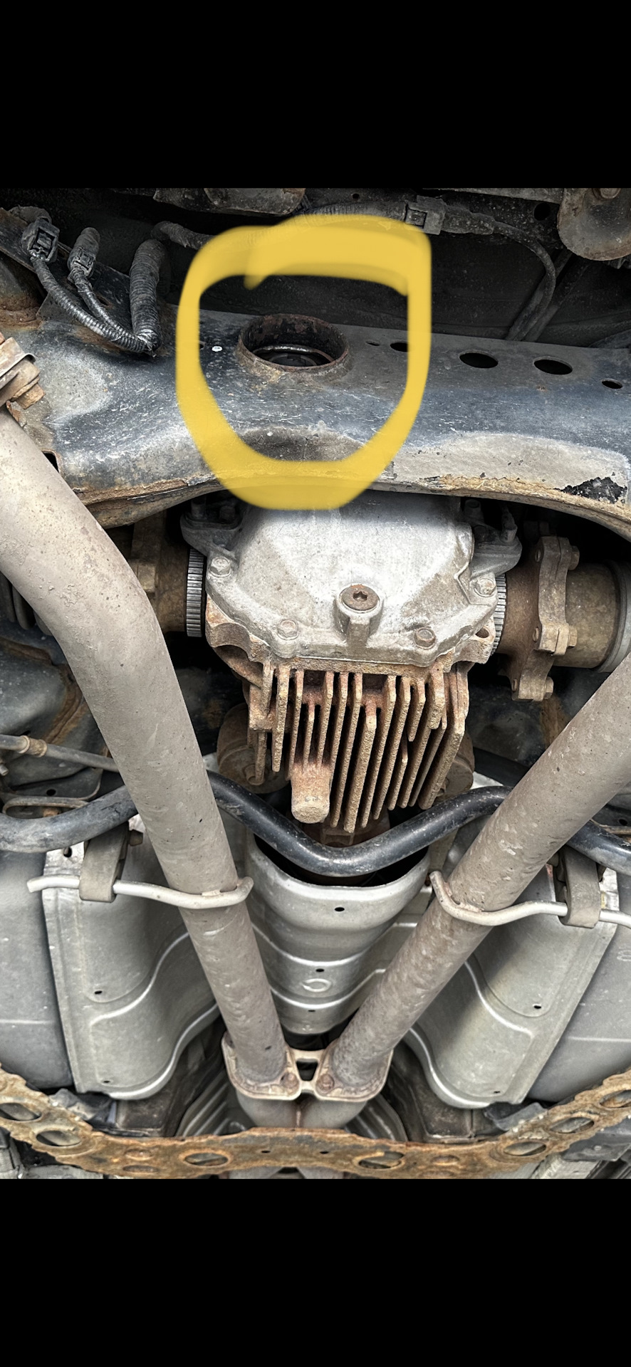 Сайлентблок заднего редуктора — Infiniti QX70, 3,7 л, 2013 года ...