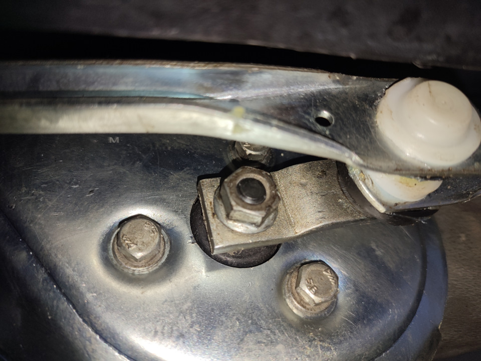 Трапеция стеклоочистителя. — Lada Гранта Лифтбек (1G), 1,6 л, 2018 года ...