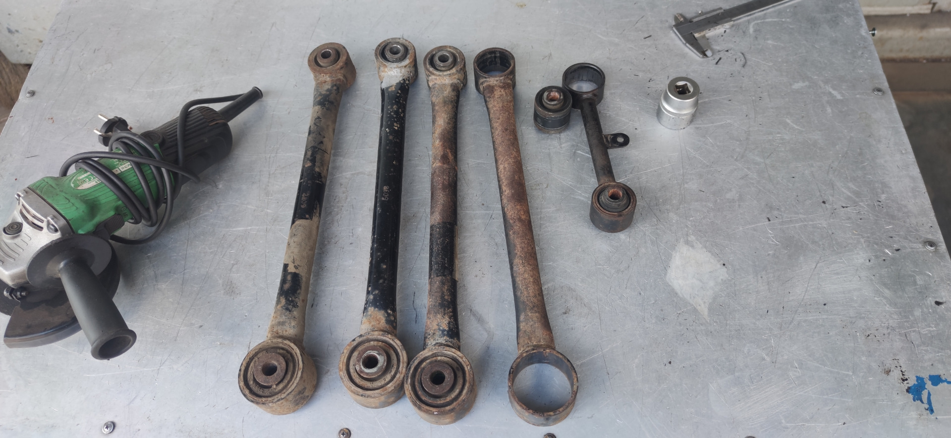 Замена шаровых в задних поперечных рычагах Evo X — Mitsubishi Lancer ...