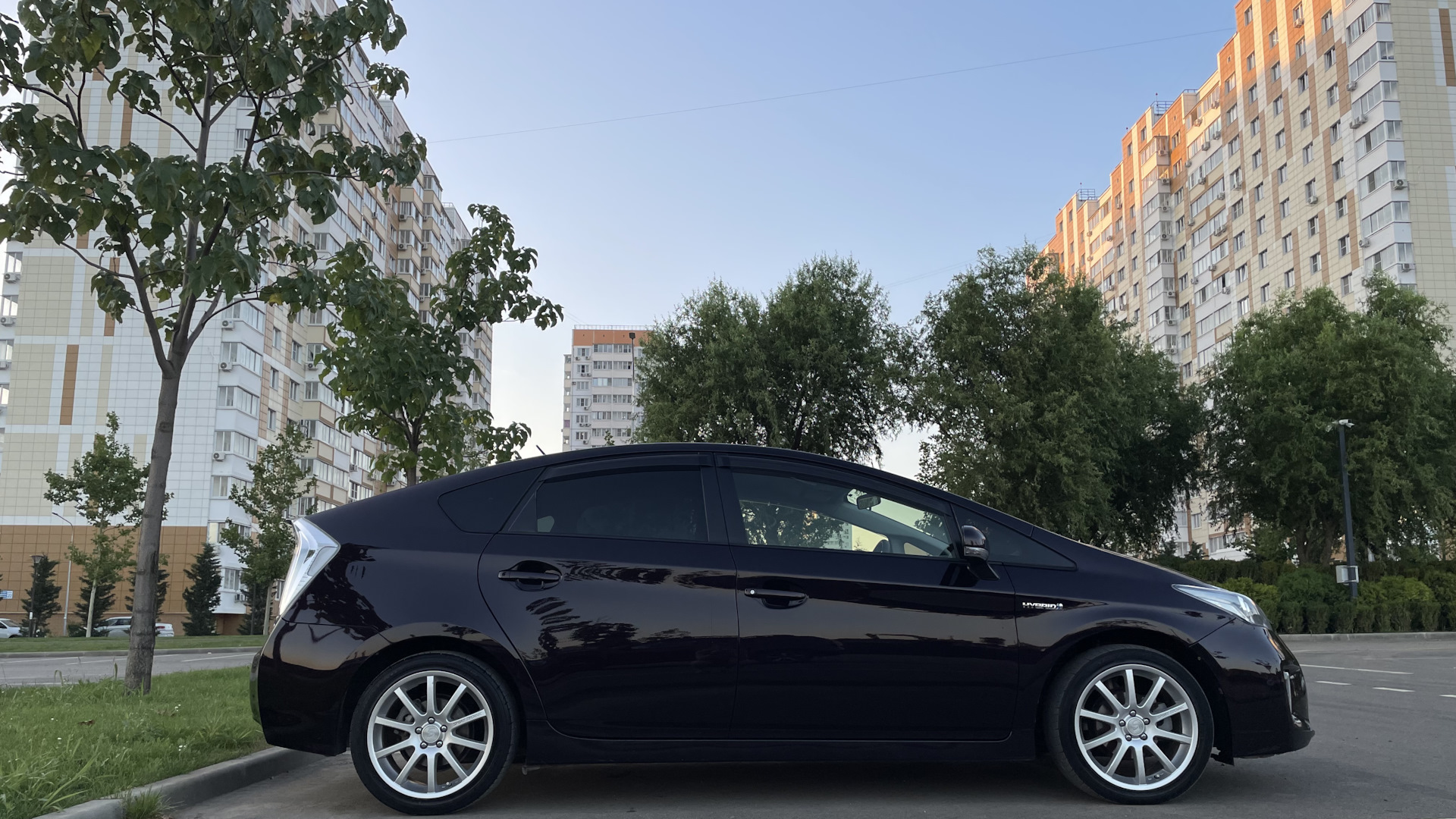 Toyota Prius (30) 1.8 гибридный 2012 | Фиолетовый Металлик на DRIVE2
