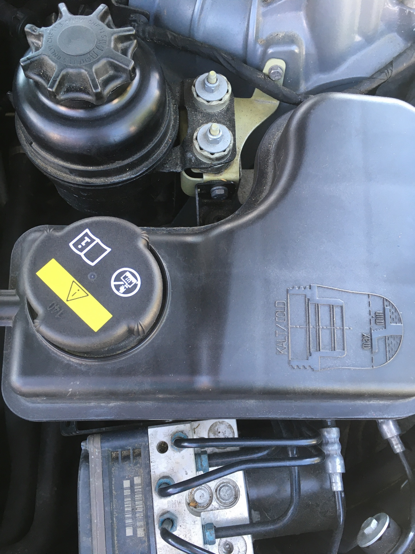 Пробка расширительного бачка 17137639023 — BMW 5 series Touring (E61 ...