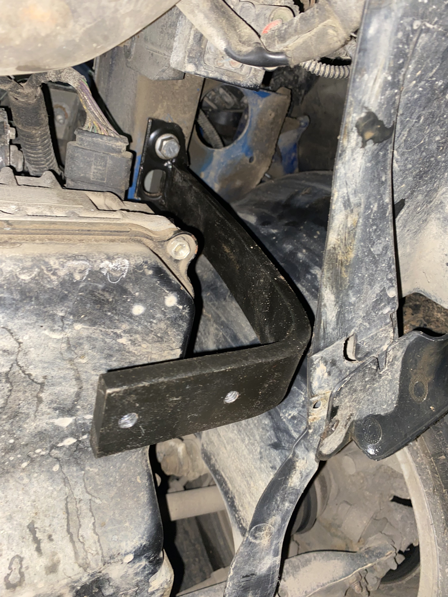 Оригинальная защита двигателя, замена масла и хомута выхлопной системы ...