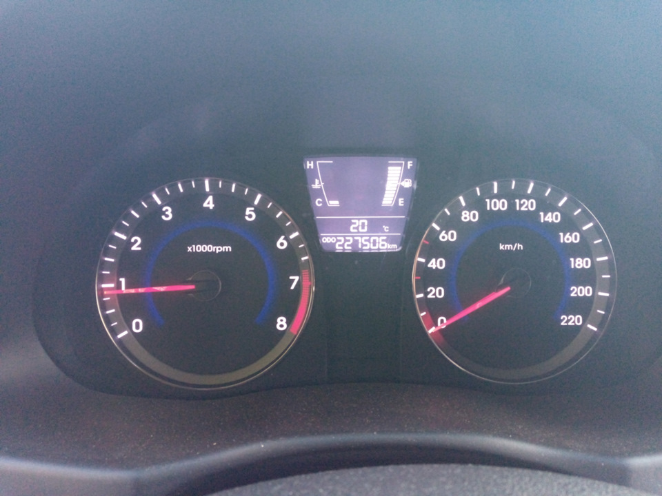 227506 колодки передние — Hyundai Solaris, 1,6 л, 2014 года ...