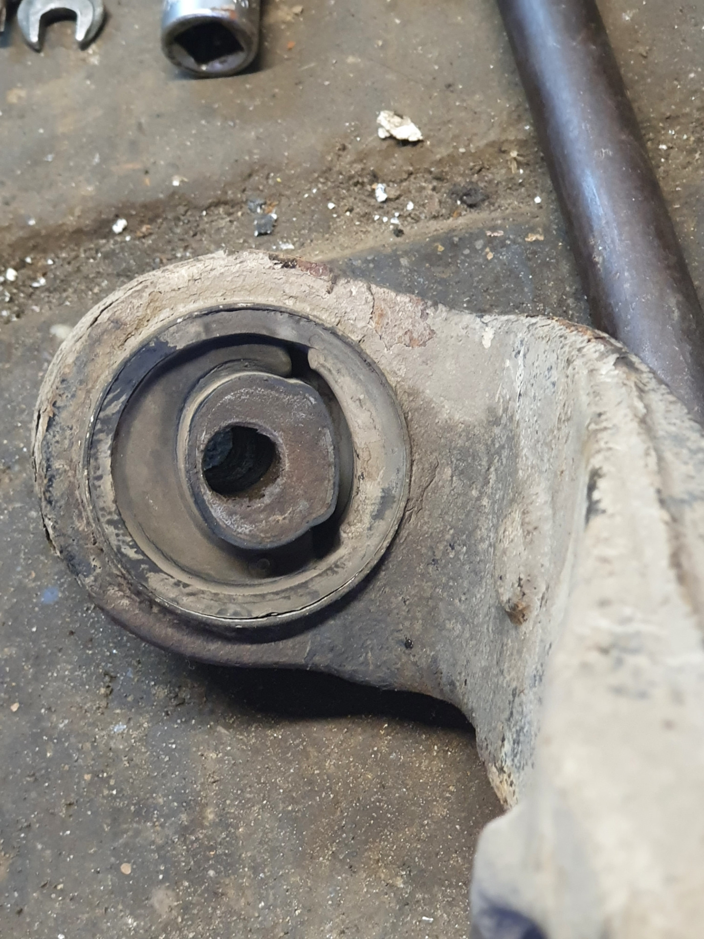 Передние нижние рычаги — Volkswagen Touareg (1G), 2,5 л, 2005 года ...