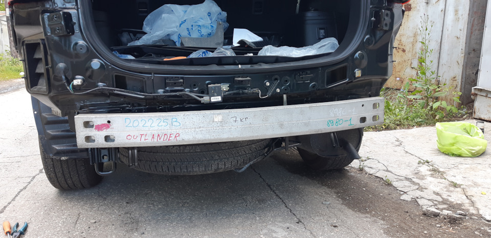 Усилитель заднего бампера — Mitsubishi Outlander (3G), 2,4 л, 2021 года ...