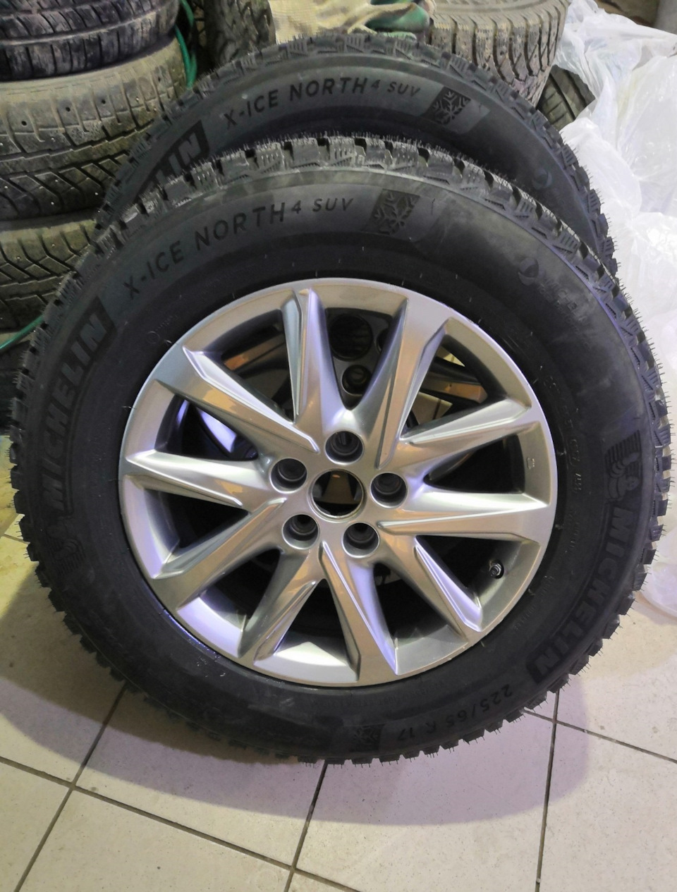 Тест топовой зимней резины Nokian Hakkapeliitta 9, 10 и Michelin X-Ice North 4 SUV R17 — Mazda ...