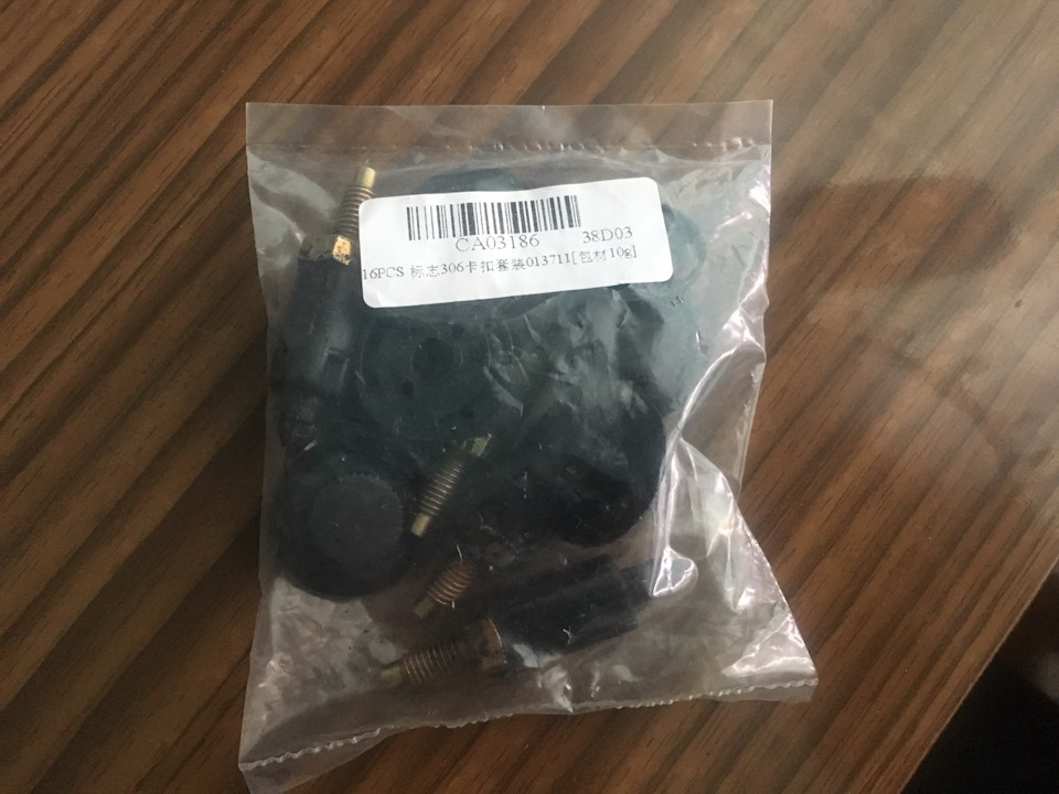 крепим декоративную крышку двигателя — Peugeot 206, 2 л, 2001 года ...