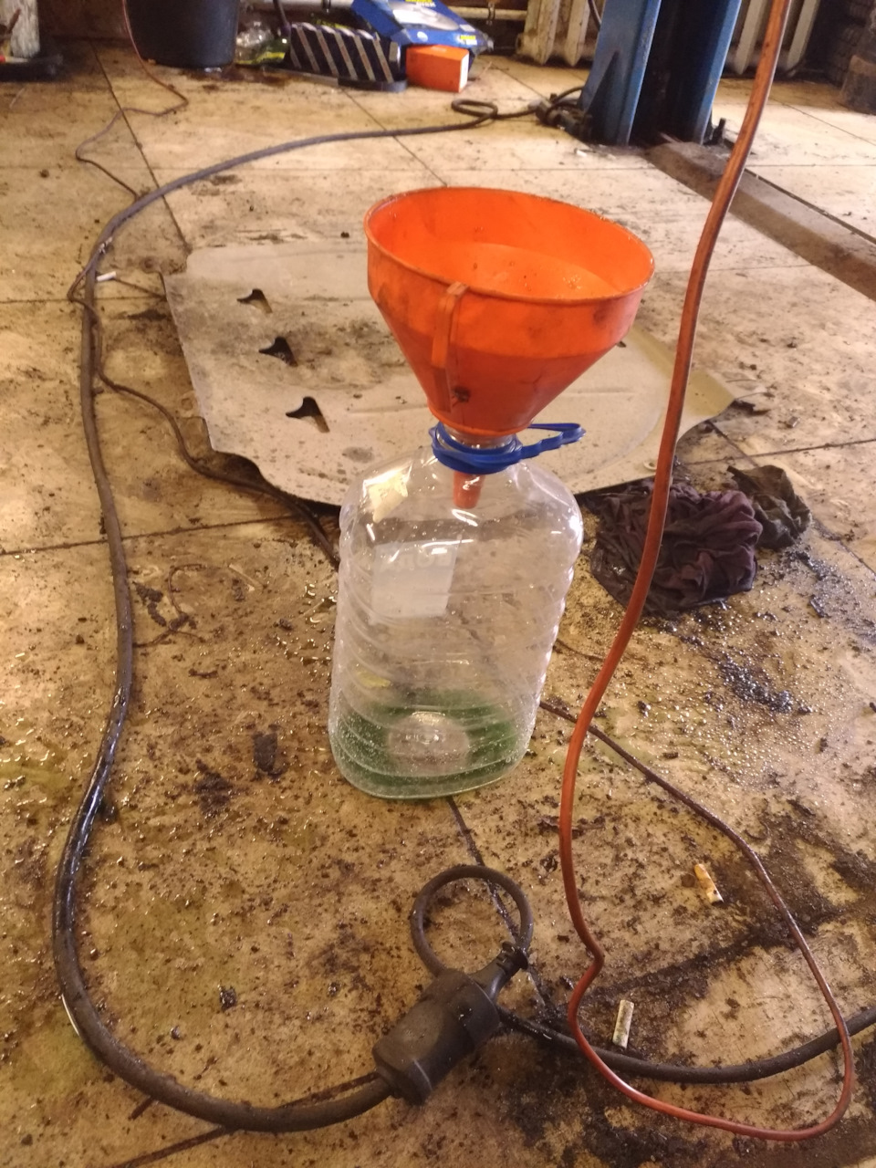 Замена трубки системы охлаждения — Mitsubishi Outlander XL, 3 л, 2008 ...