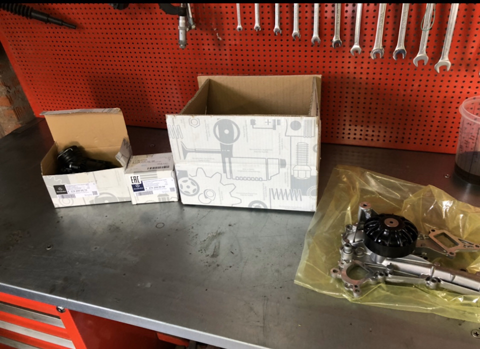 Замена насоса охлаждающей жидкости (помпа), термостата и пыльника Шруса ...