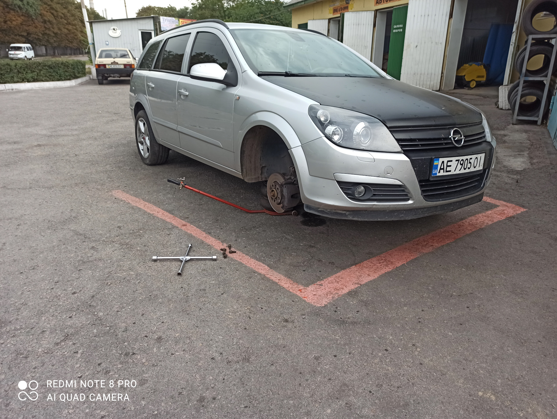 Говорят Astra H не едет 200км ч вранье — Opel Astra H 1 8 л 2005