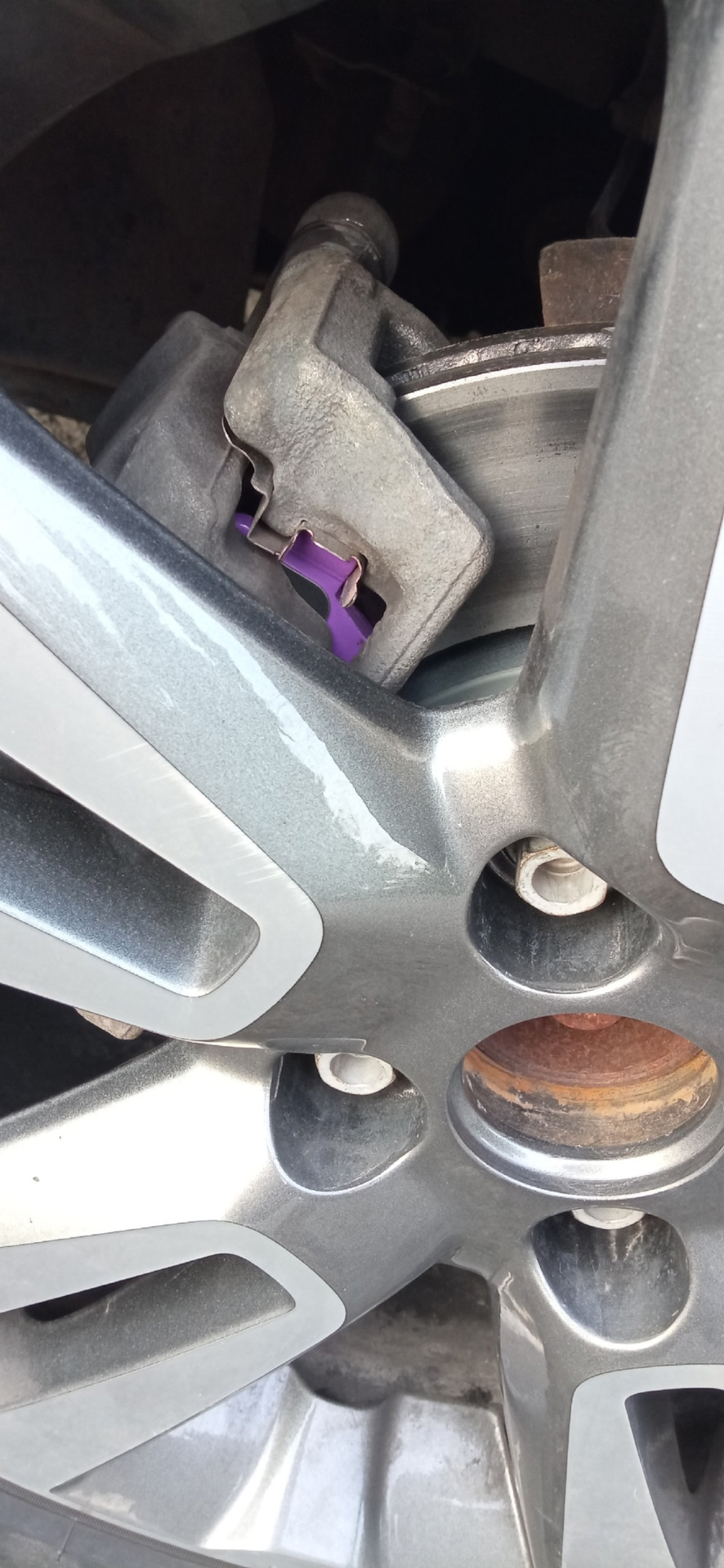 Замена передних тормозных дисков и колодок — Lada Vesta SW Cross (1G ...