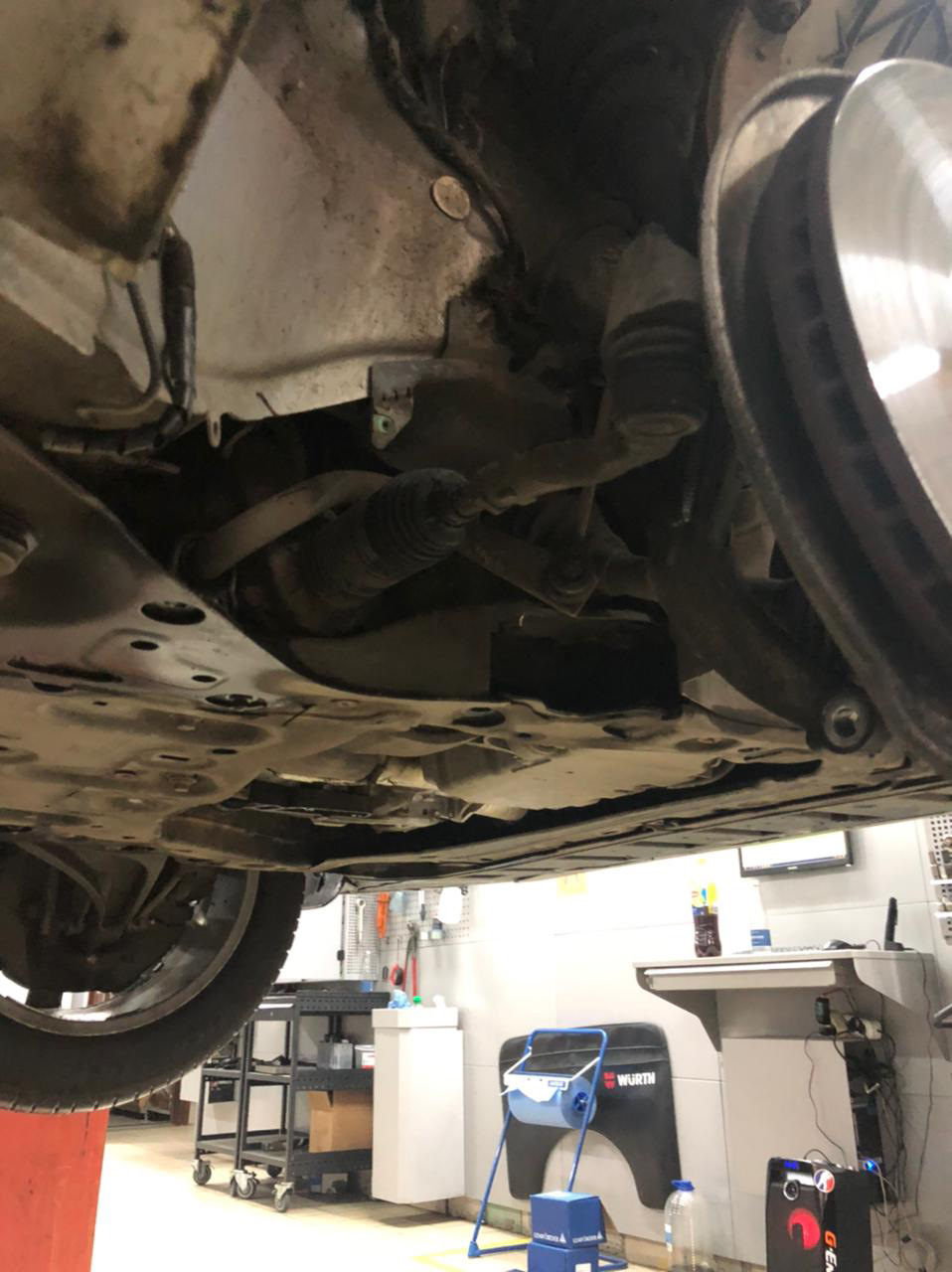 Замена правого рычага. — Volvo XC90 (2G), 2 л, 2017 года | визит на ...