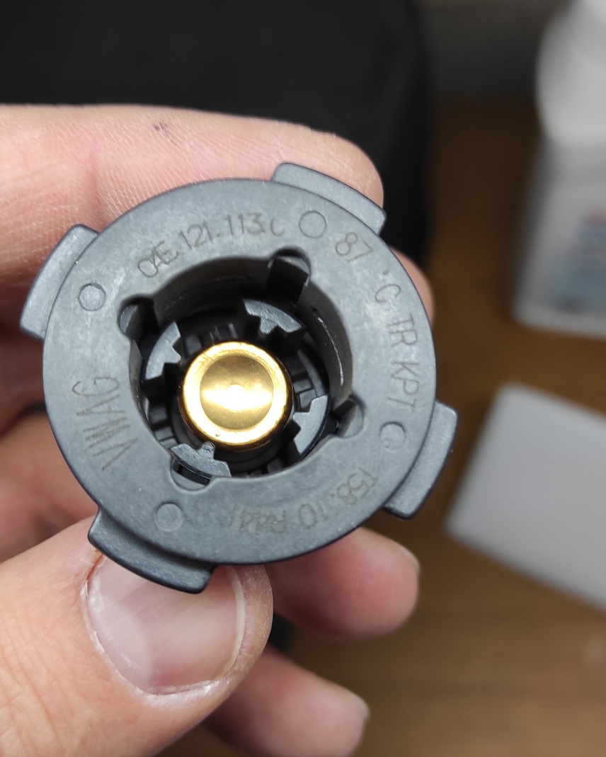 Замена термостата 87 градусов — Skoda Octavia A7 Mk3, 1,4 л, 2013 года ...