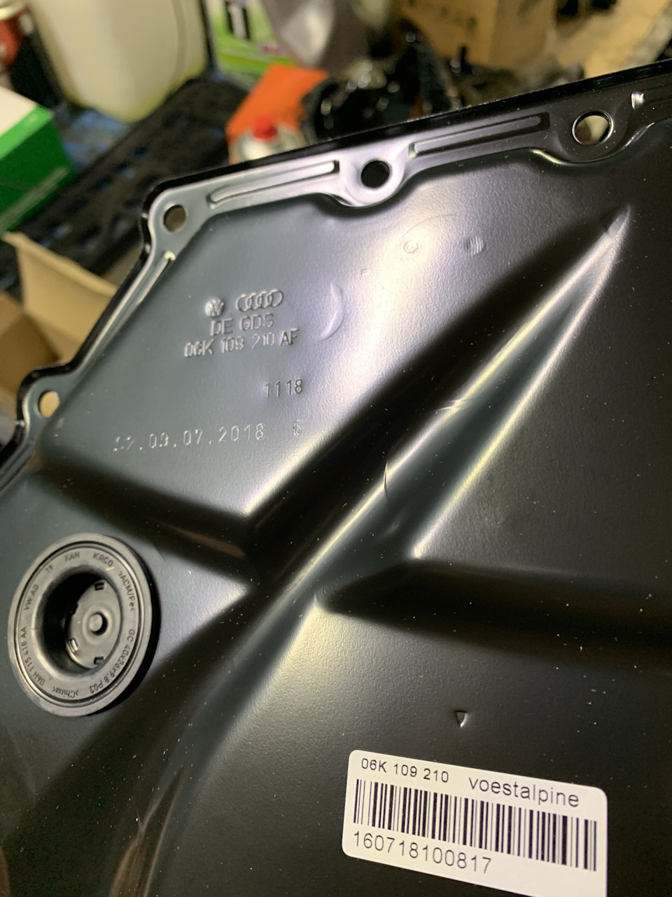 06K109210 Крышка двигателя передняя VAG | Запчасти на DRIVE2