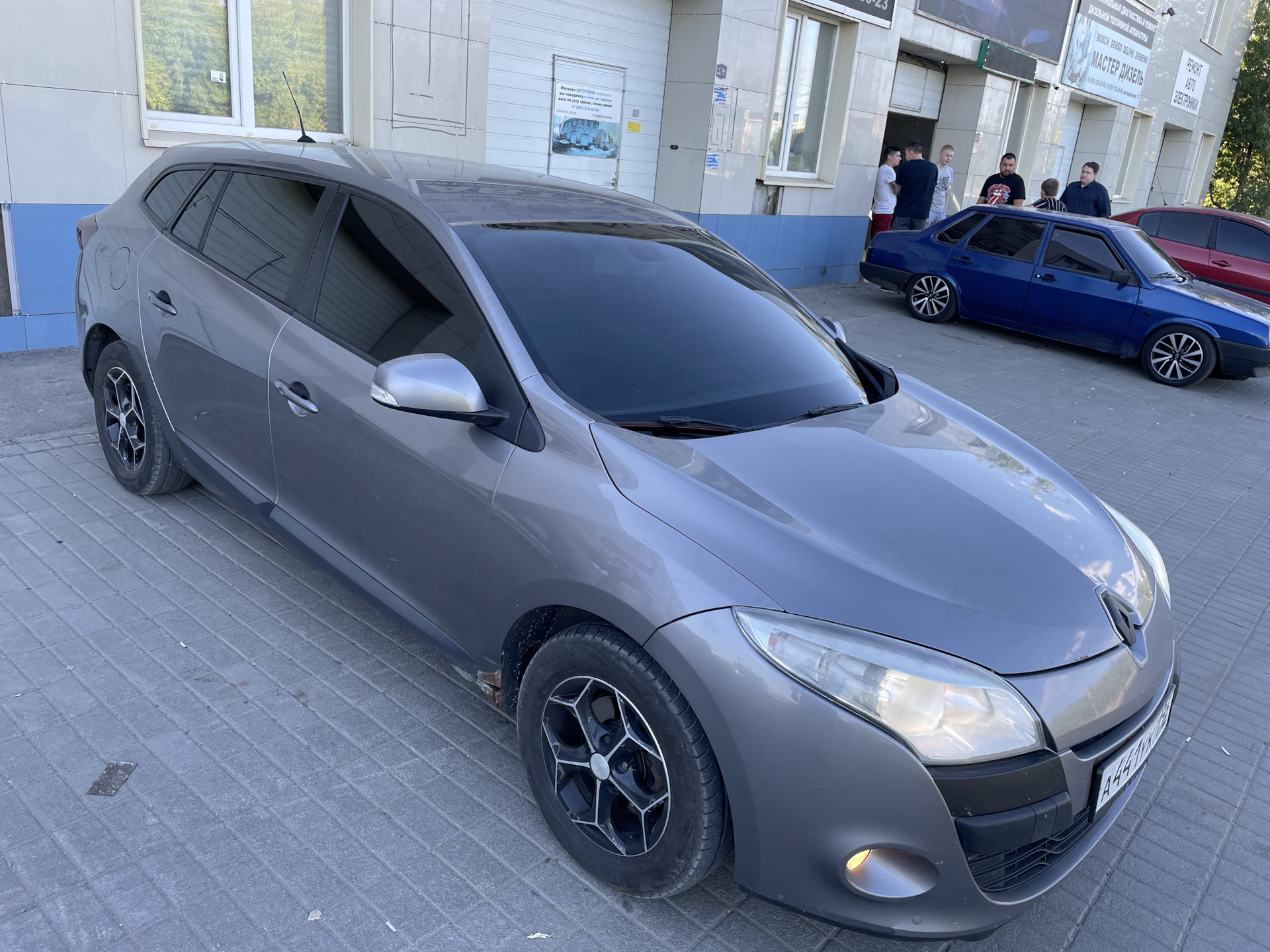 Меган в круг — Renault Megane III, 1,5 л, 2010 года | аксессуары | DRIVE2