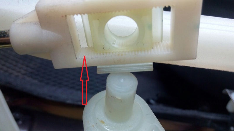 Замена втулок тросов МКПП и регулировка механизма кулисы в салоне ...