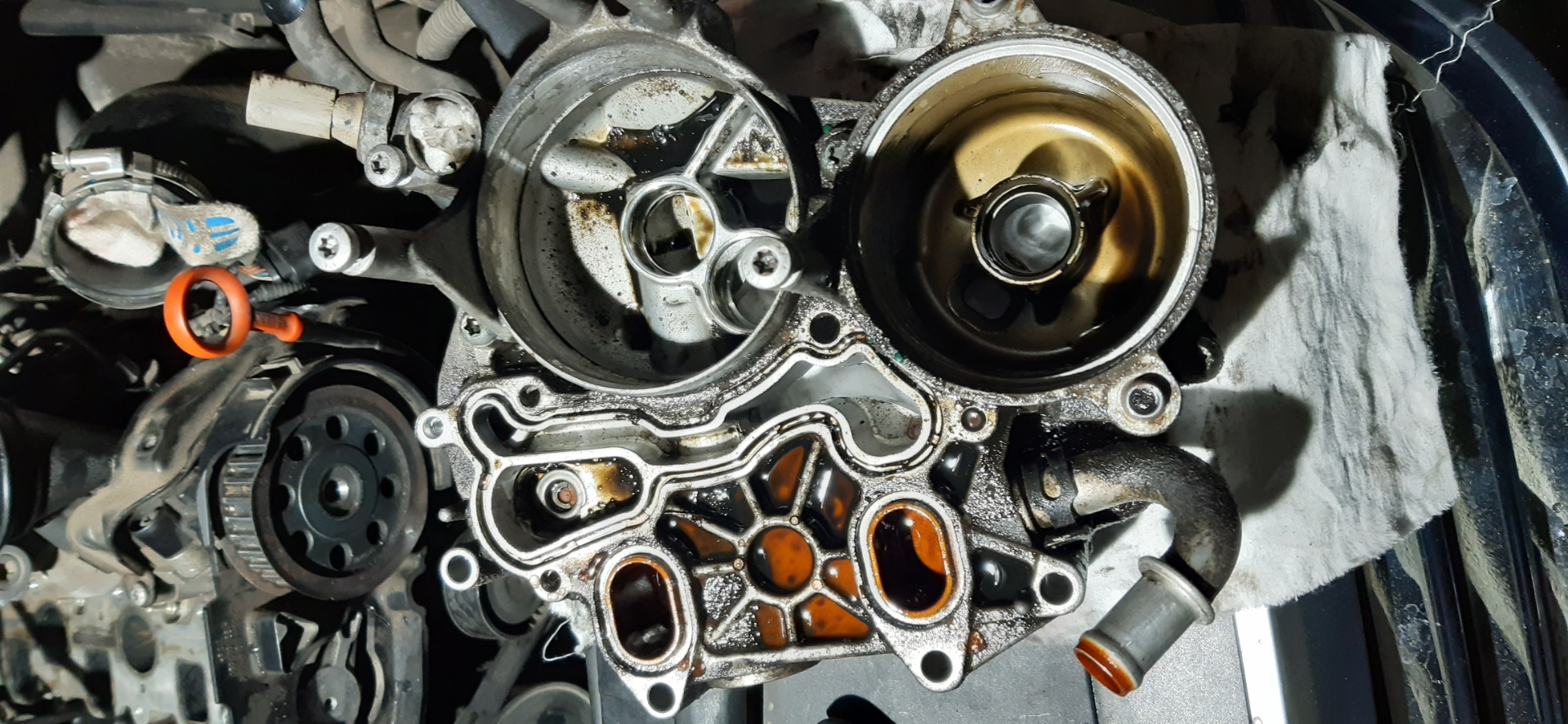 Устранение течи масла и антифриза в развале двигателя BKS — Volkswagen ...