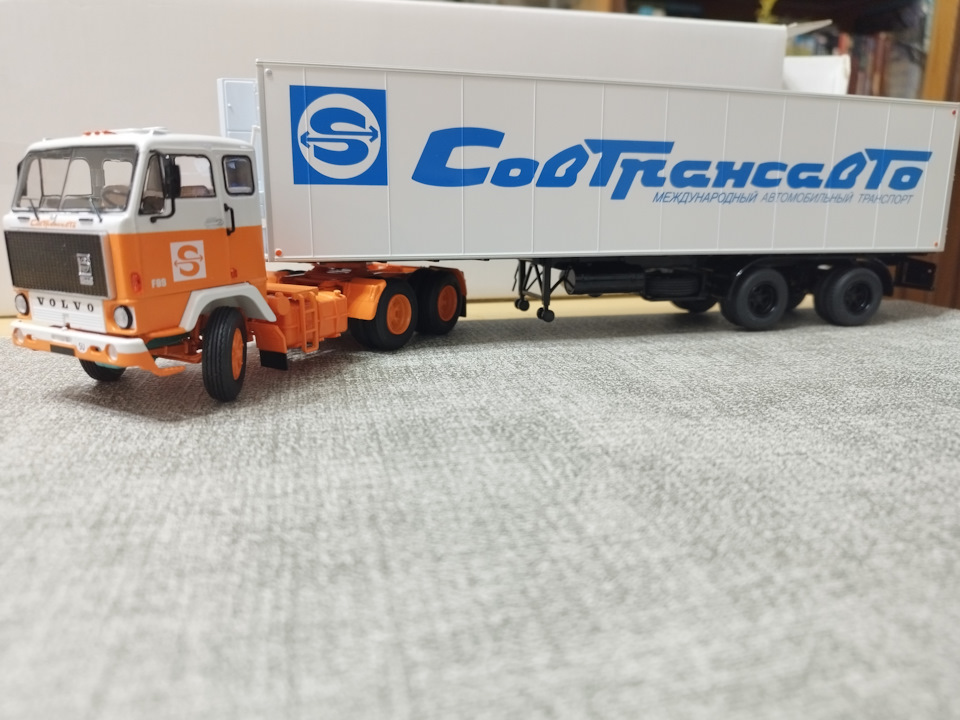 Volvo F89 6x2 c п/п Klegefrance и Volvo F12 6x2 с п/п Fruehauf ...